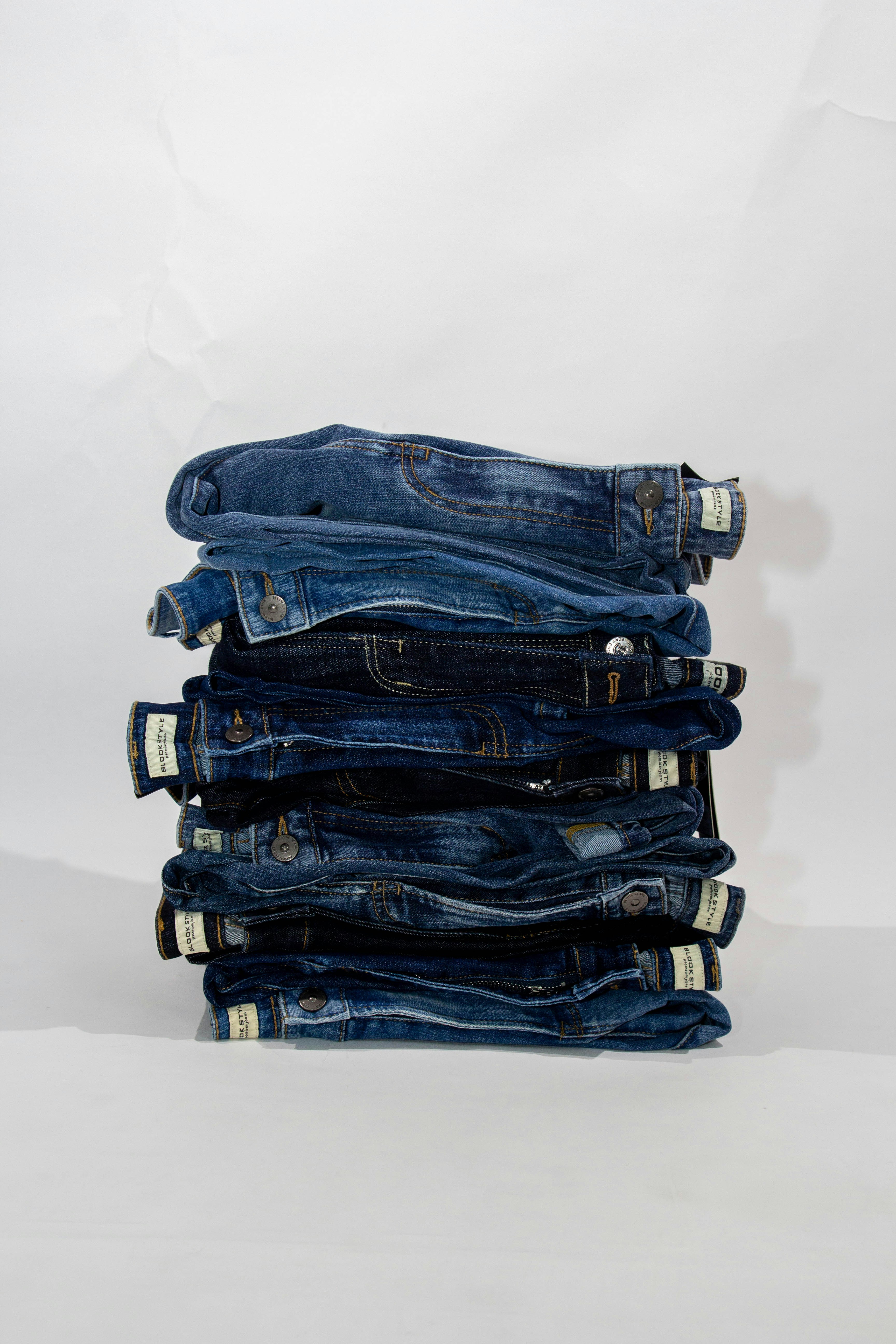 Blugii evazați: cum au apărut și cum să îi combinați | DivaHair.ro