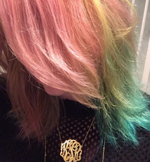 Vedete cu parul colorat | Crayola hair | DivaHair.ro