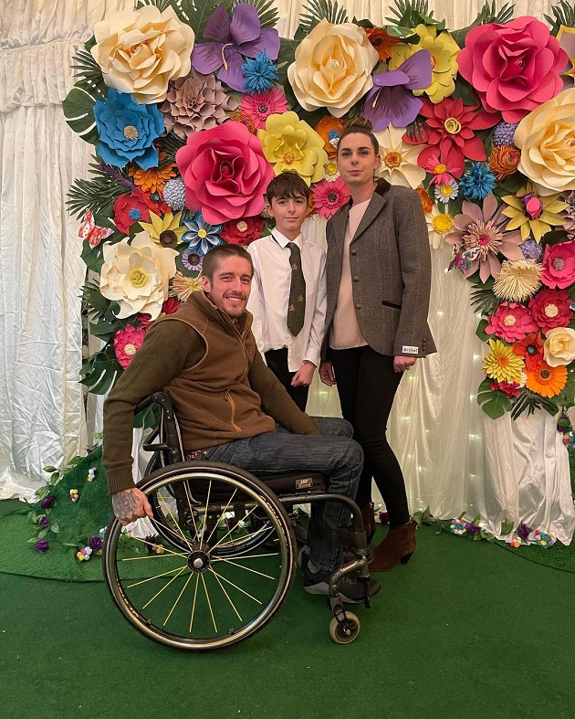 Un bărbat paralizat muncește la fermă | DivaHair.ro