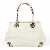 Coafura cu bucle lejere si par strans